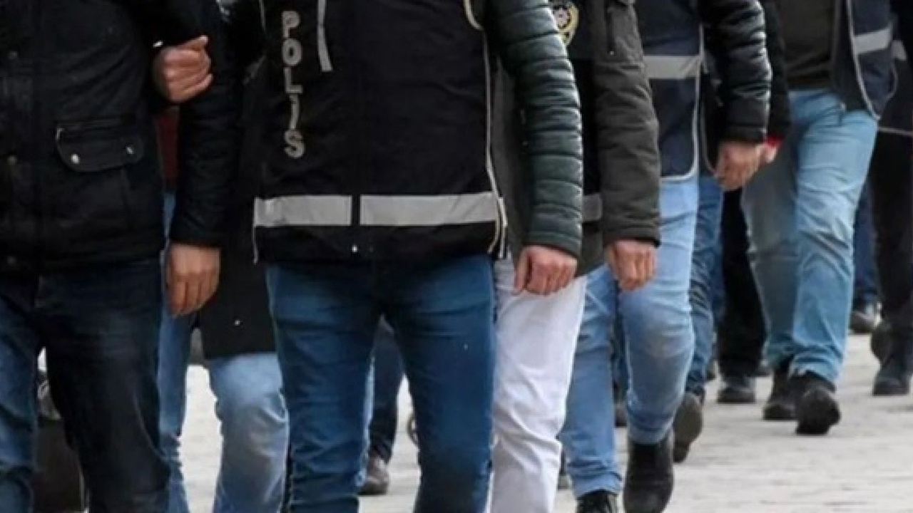 20 kişi adliyeye sevk edilmişti: Uyuşturucu soruşturmasında 17 kişi ...