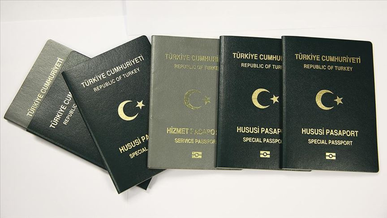 AKP, gri pasaportun araştırılması teklifini reddetti