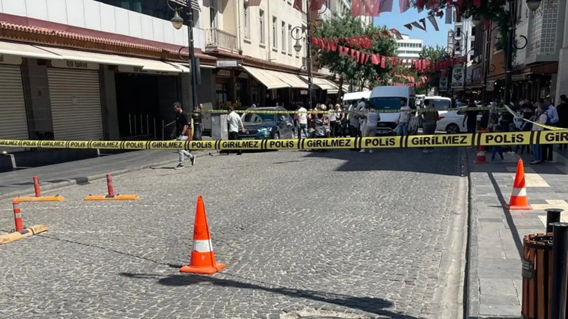 Son dakika | Diyarbakır'da Koç Holding'in bankasına silahlı saldırı