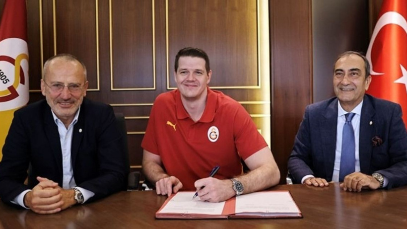 Galatasaray'da Enes Bulut, Le Manning ve Mete Sarı imzaladı