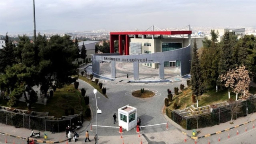 AKP'li belediyeden bir buket çiçeğe 10 bin TL: Yurttaşın parasını çöpe ...