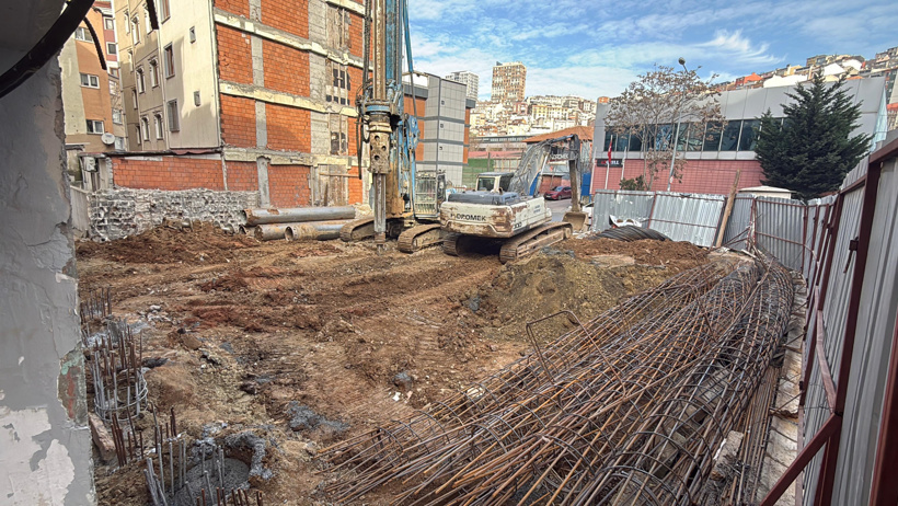 Kağıthane'de büyük panik! Çatır çatır sesler gelince bina boşaltıldı