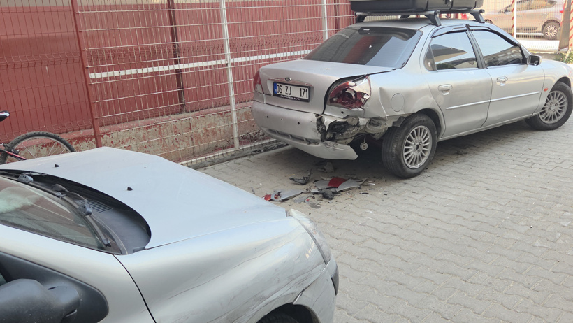 Park halindeki araçlara daldı! Sebebi kalp krizi çıktı