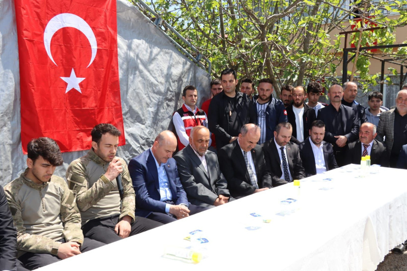 Bakan Soylu, şehit ailesini ziyaret etti