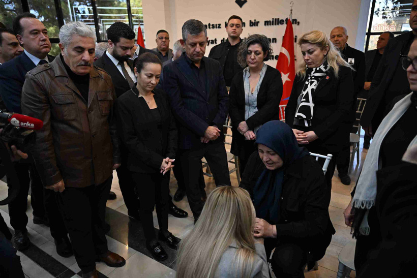 Seren Serengil’den Gülşah Durbay'ın ailesine taziye ziyareti